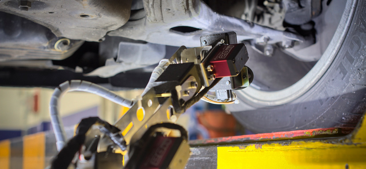 Vehicle technical inspection robot