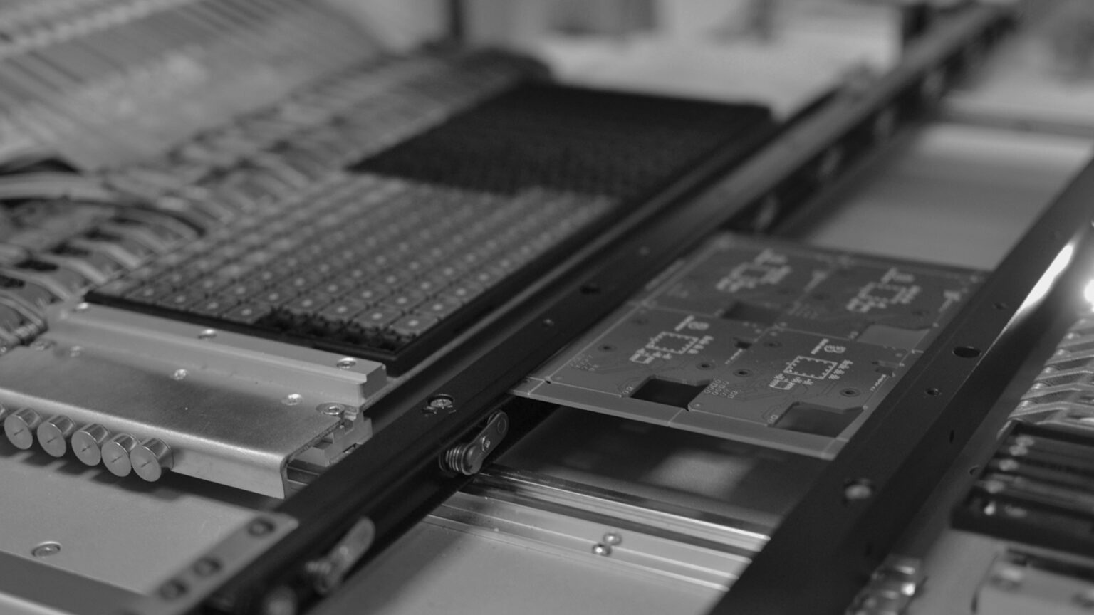 What is an SMT line and how does It work? | blackdevice